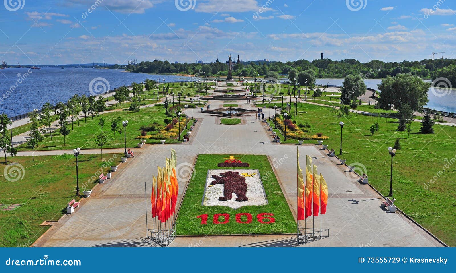 Yaroslavl City Park on Summer Stock Image - Image of circle, land: 73555729