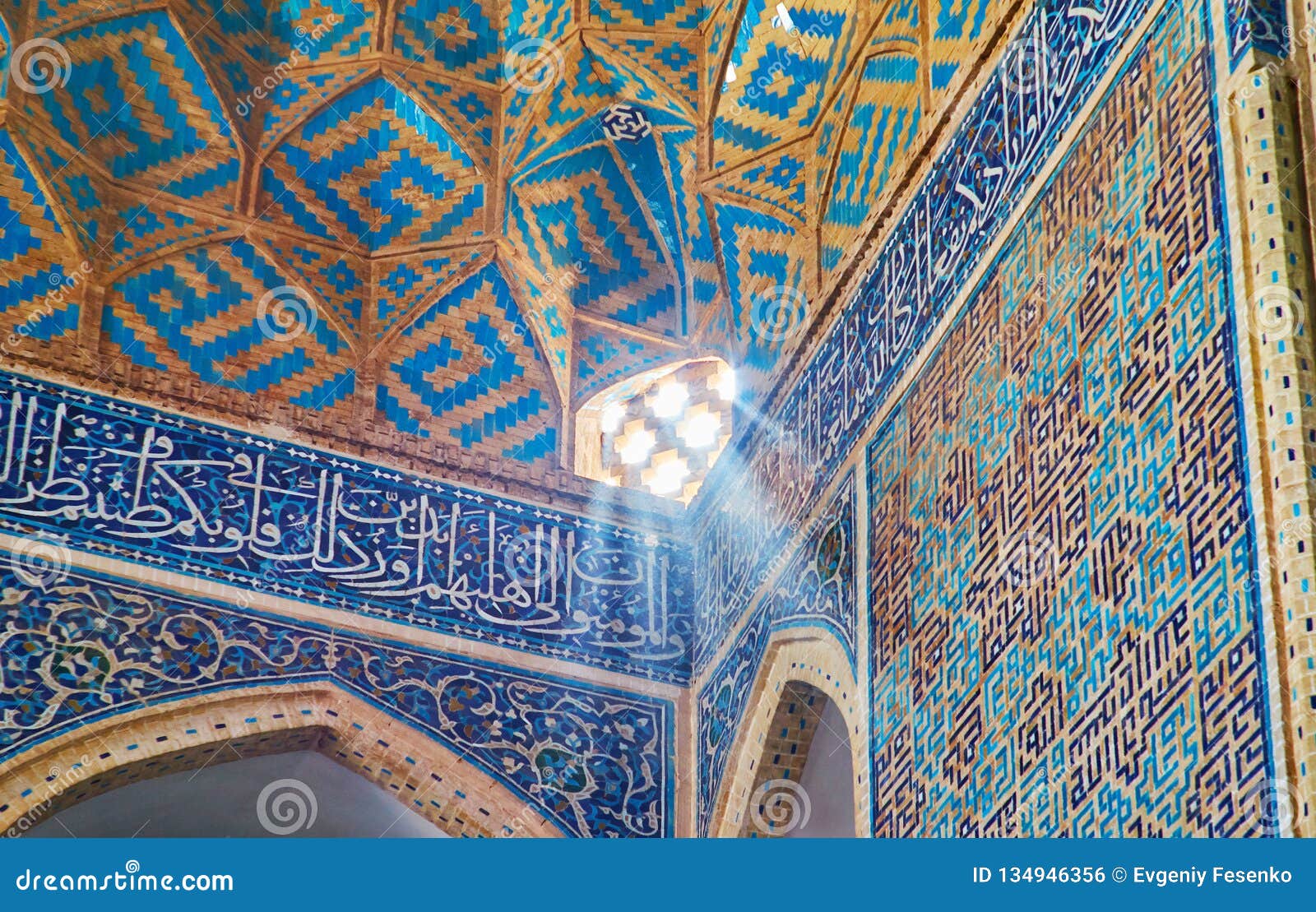 Tiny Persian Screen in Jameh Mosque, Yazd, Iran Editorial Photo - Image ...