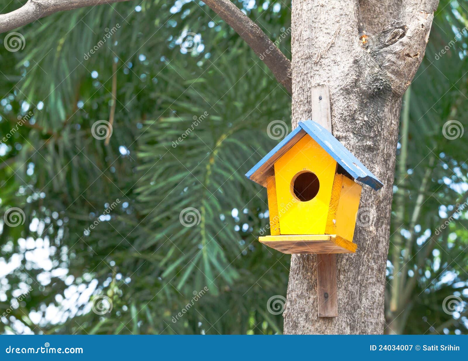 Yellow birdhouse stock image. Image of house, birdhouse - 24034007