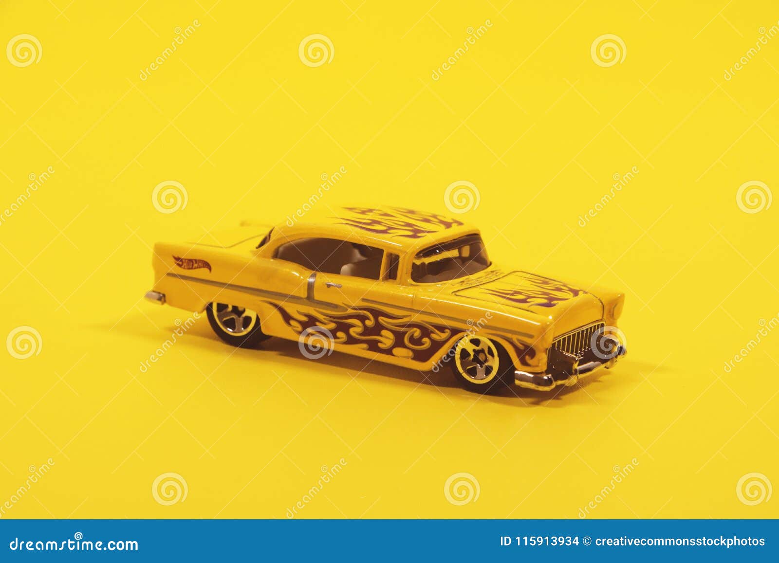 Yellow And Black Coupe Scale Model Picture. Image: 115913934
