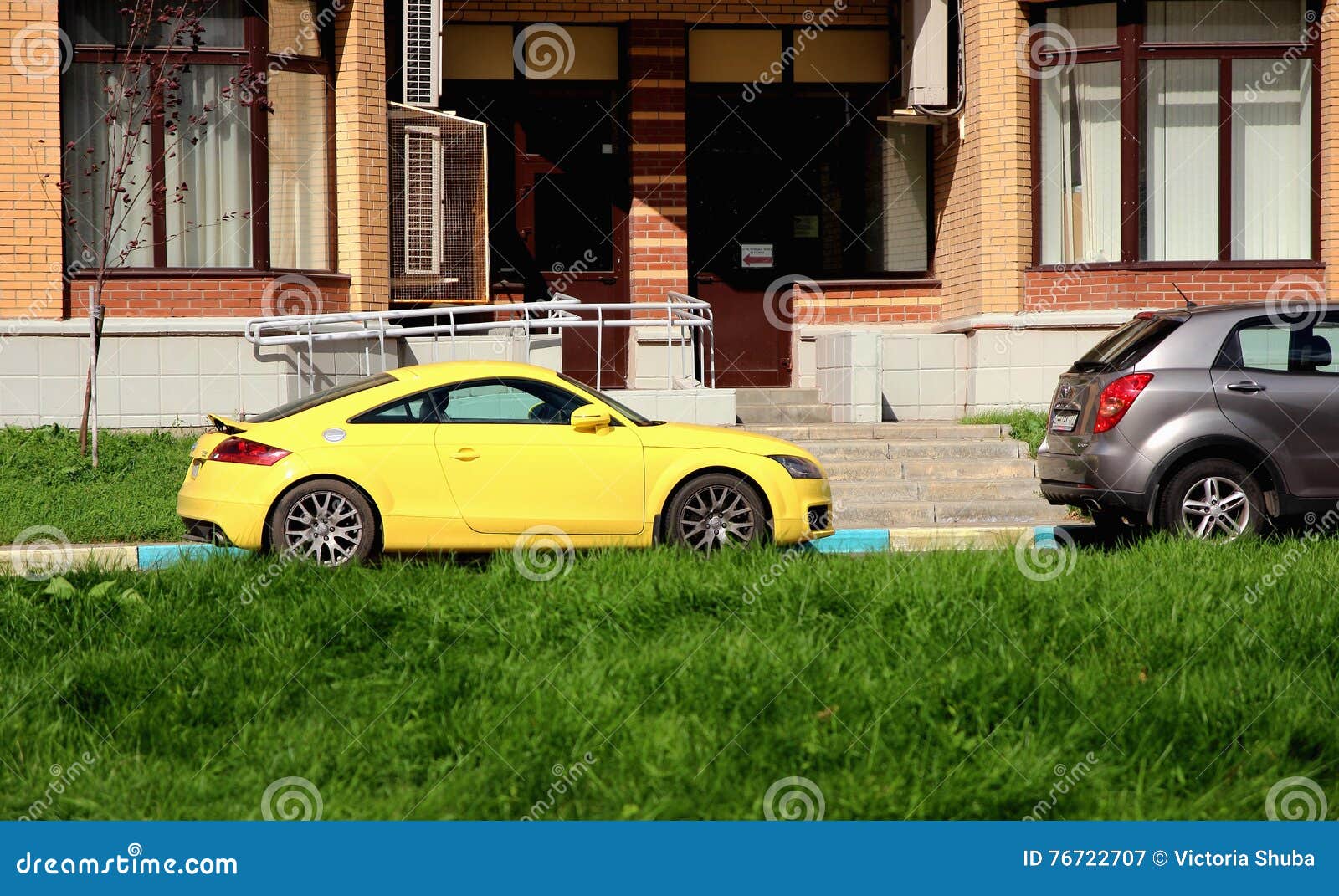 Yellow car parked outside editorial photography. Image of city - 76722707