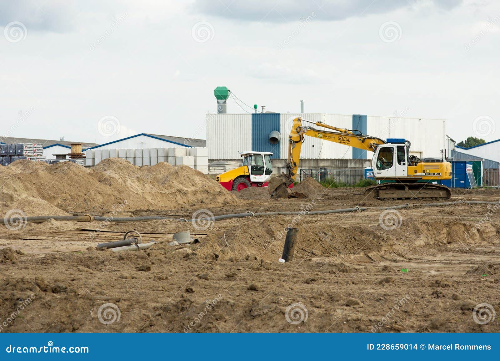 Yellow Caterpillar Excavator Editorial Stock Image - Image of holland ...