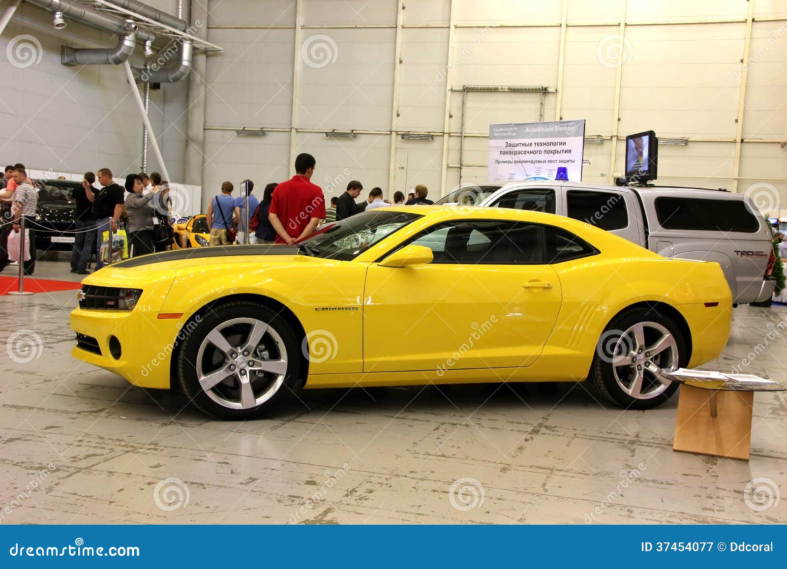 Yellow Chevrolet Camaro editorial photography. Image of motorshow ...