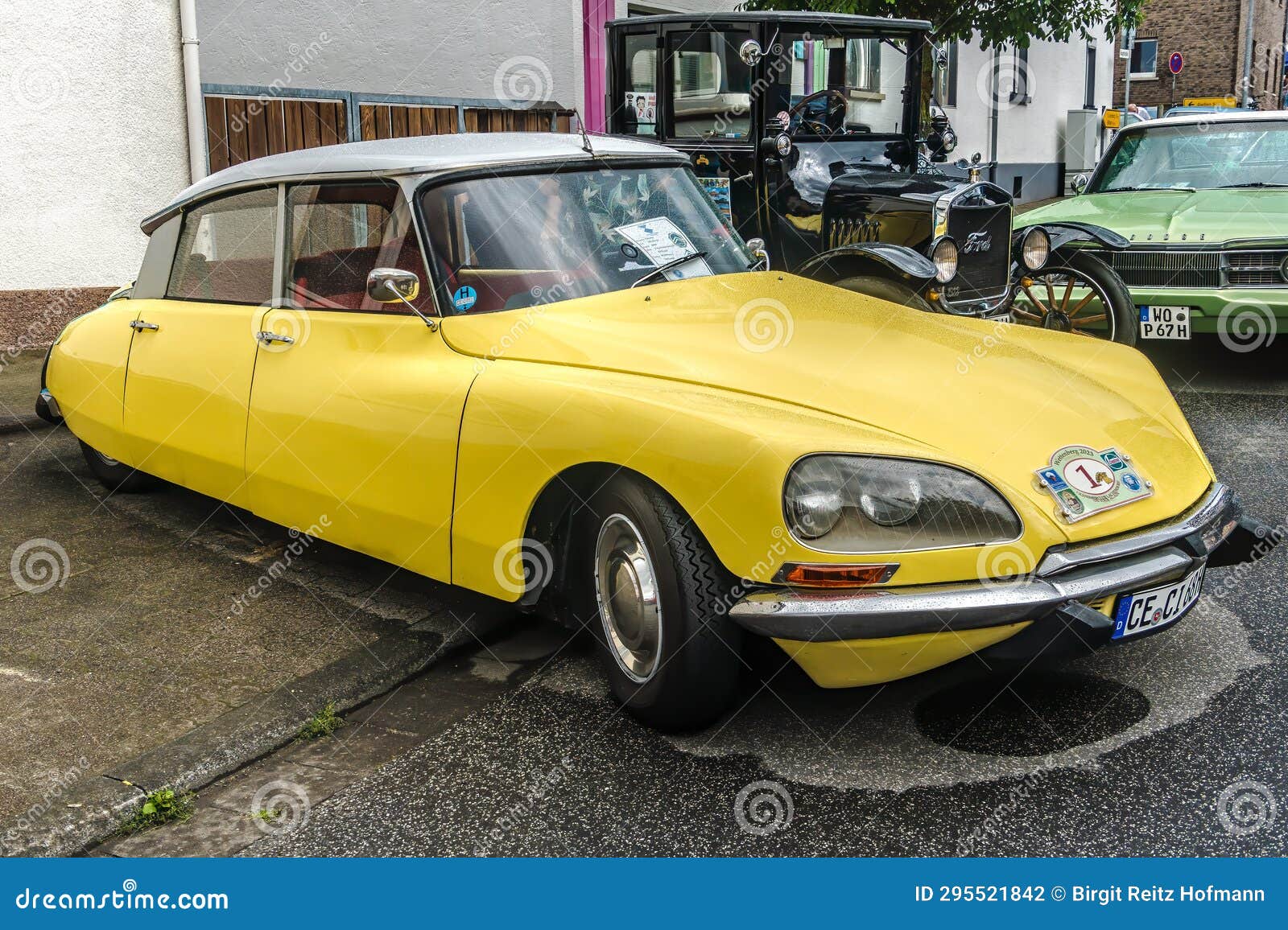 Yellow Citroen DS ID 19 editorial photography. Image of wettenberg ...