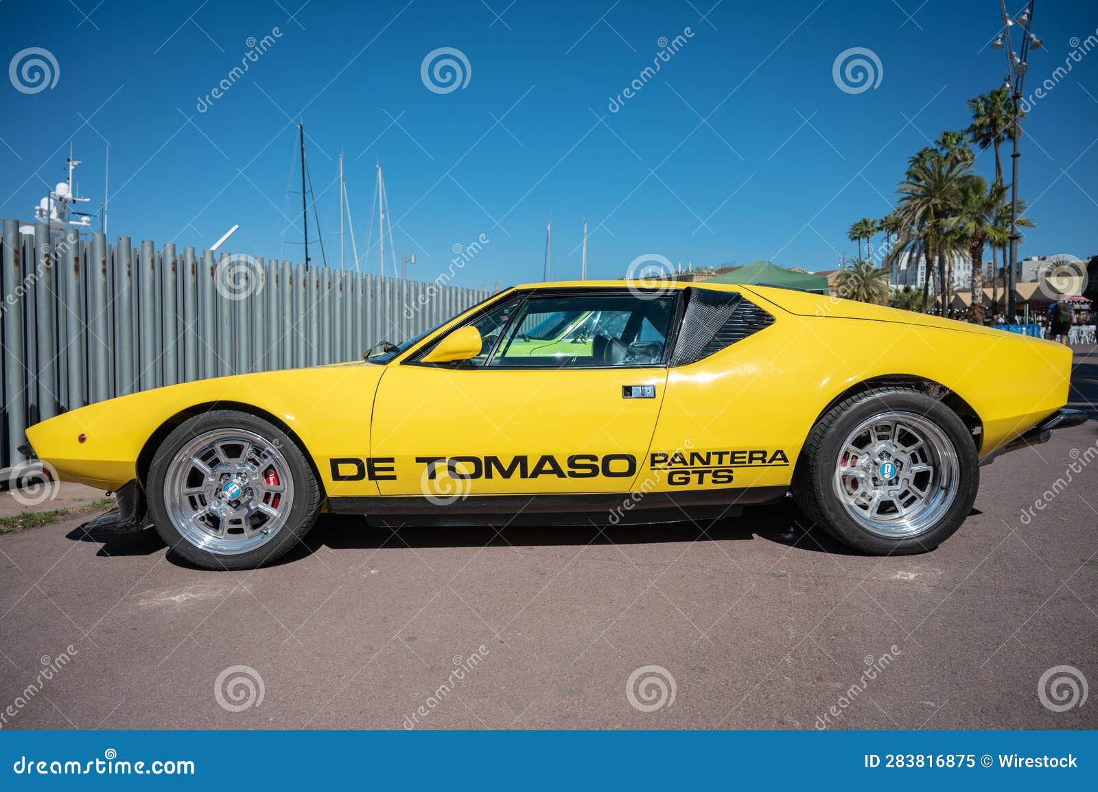 Yellow Colored De Tomaso Pantera GTS Editorial Image - Image of style ...