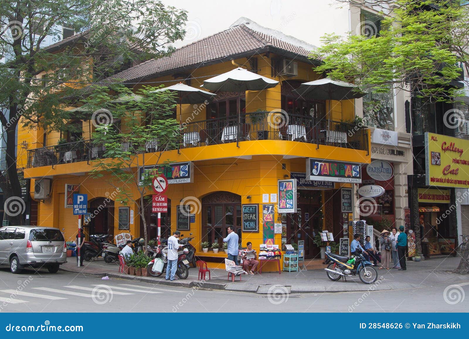 Yellow Corner Restaurant editorial photo. Image of holiday - 28548626