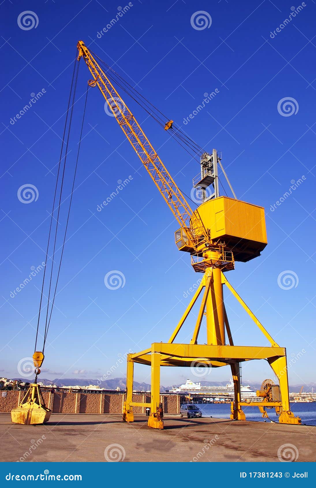 Yellow Crane stock image. Image of harbour, delivery - 17381243