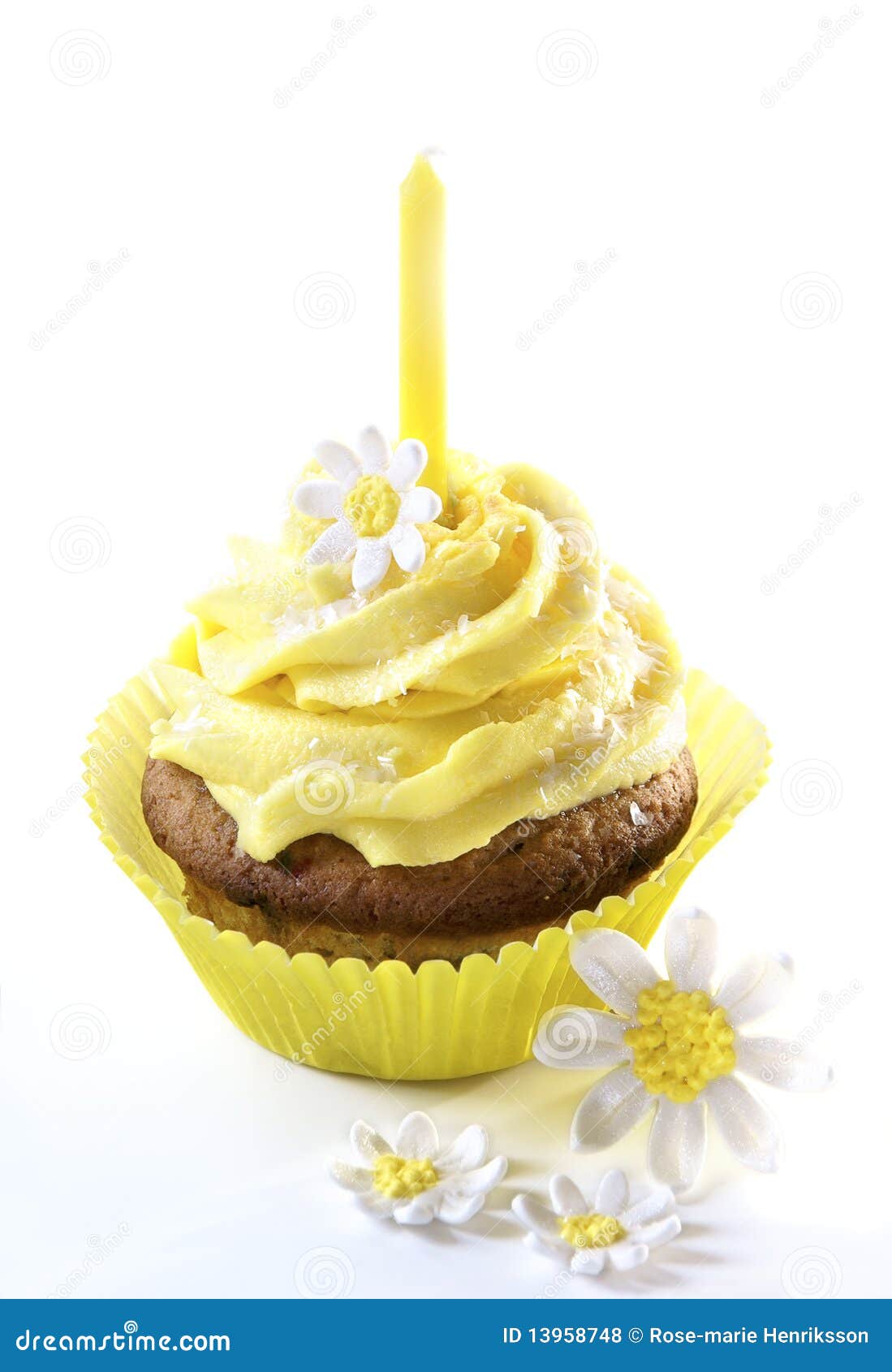 Yellow Cupcake with Daisies Stock Photo - Image of yellow, candle: 13958748