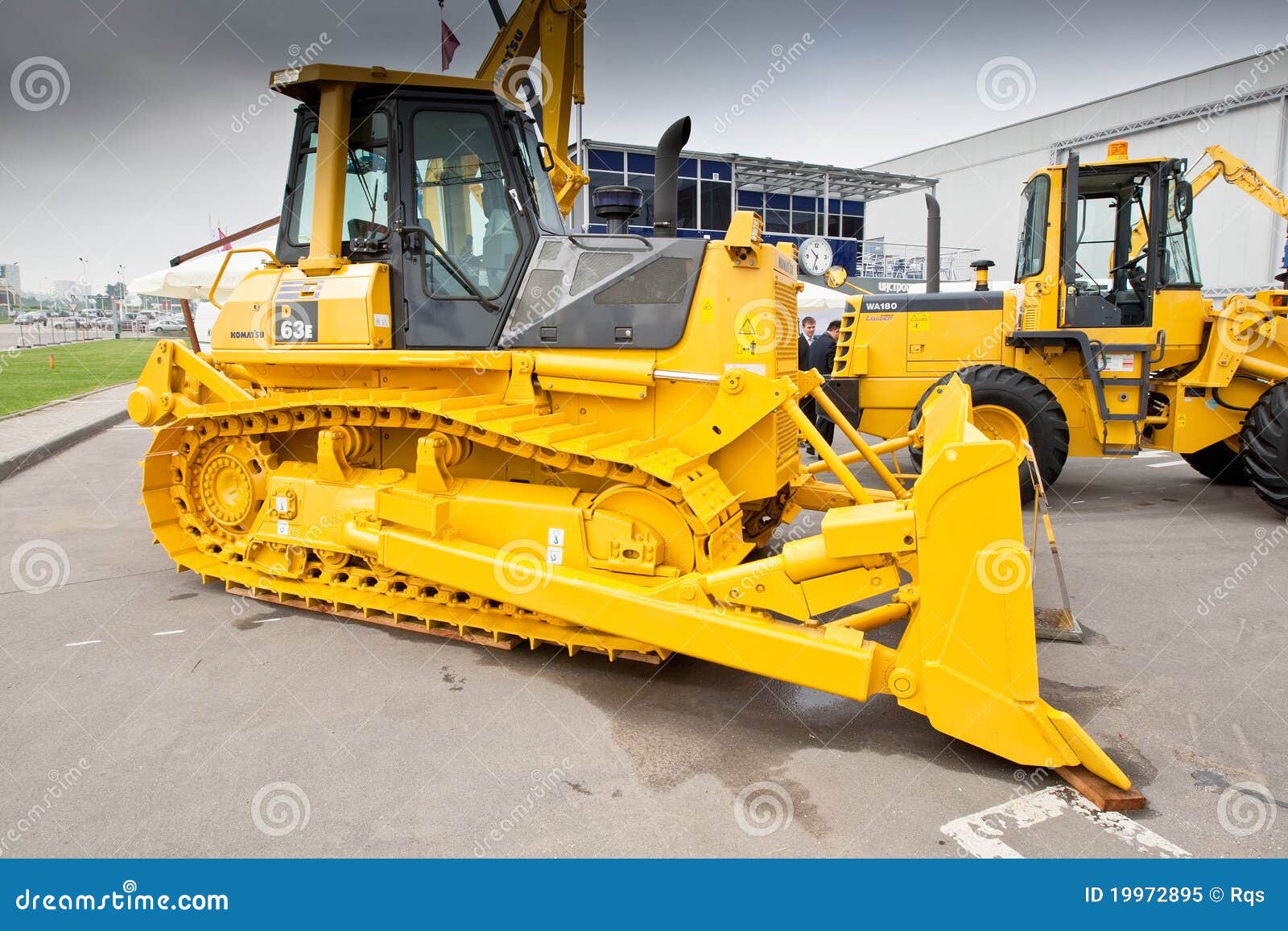 Yellow diesel bulldozer editorial image. Image of yellow - 19972895