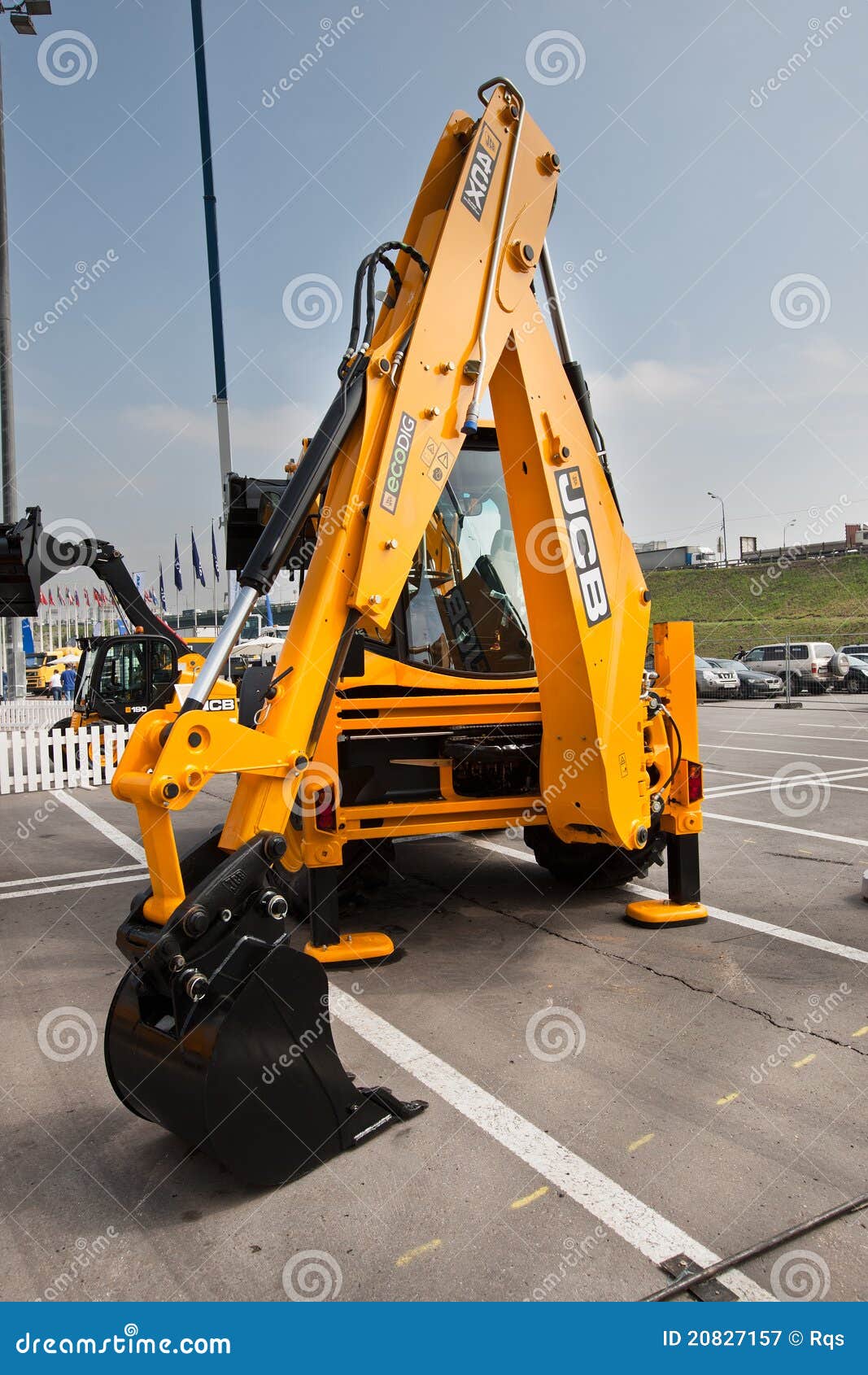 Yellow diesel excavator editorial photography. Image of trowel - 20827157