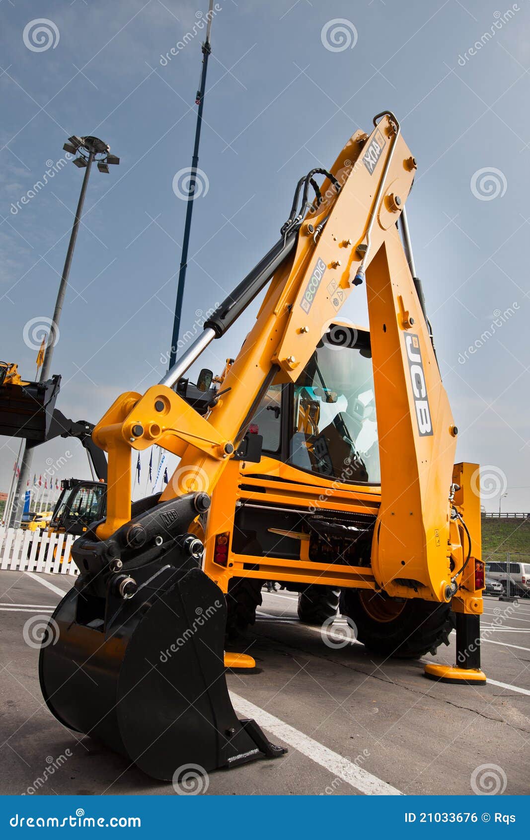 Yellow diesel excavator editorial photo. Image of trowel - 21033676