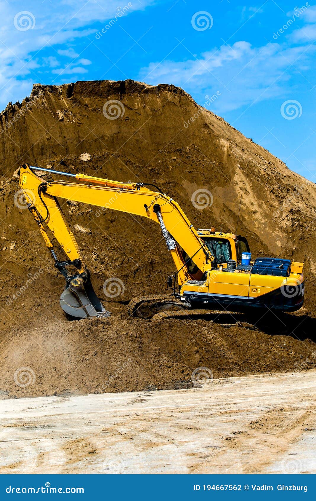 Yellow Excavator Working Digging in Sand Quarry Editorial Photography ...