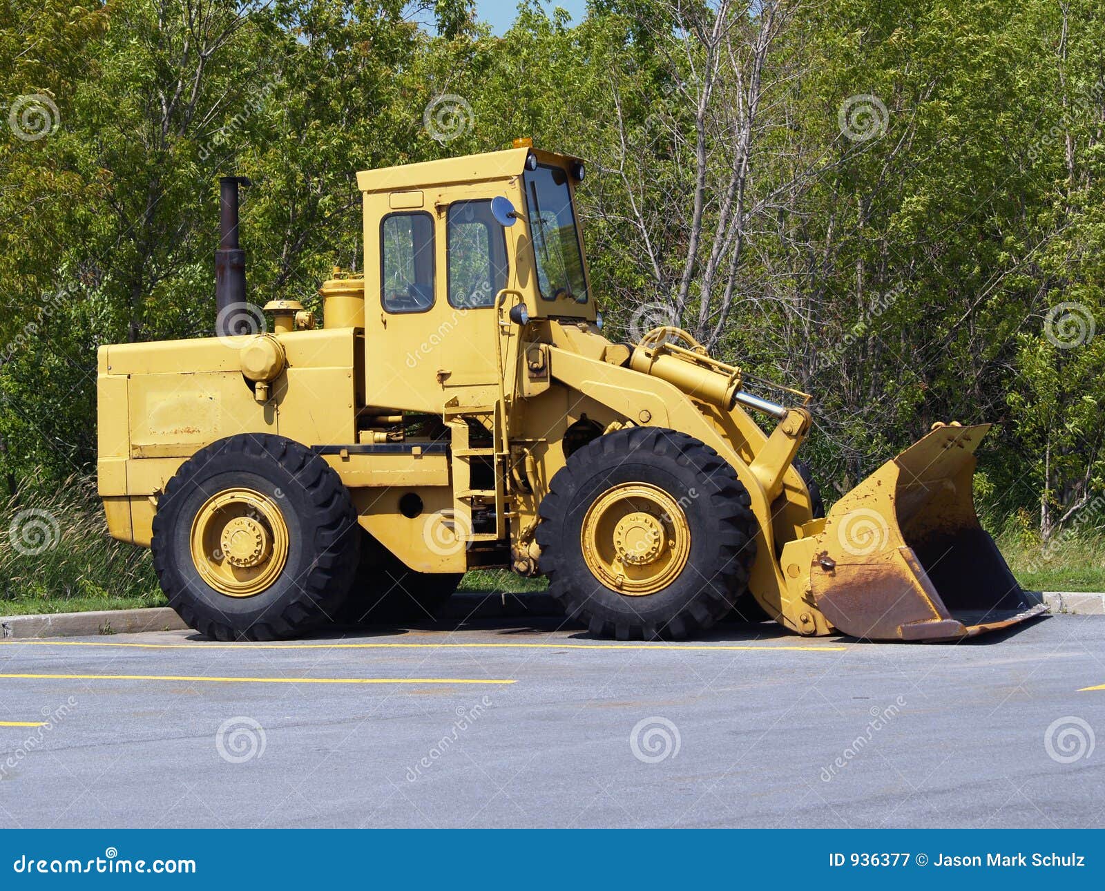 Yellow front end loader stock image. Image of loader, pivot - 936377