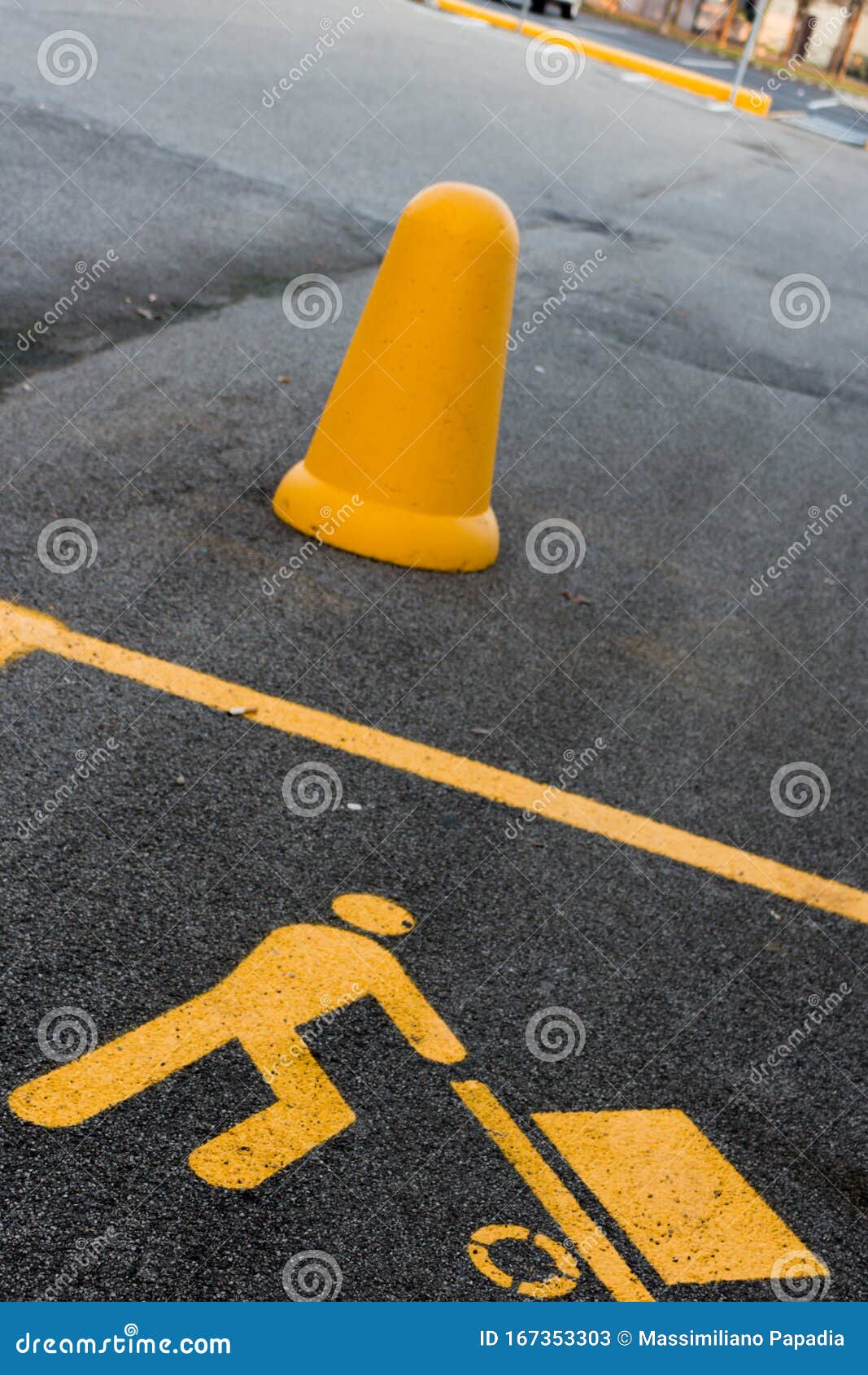 Yellow Goods Unloading Signs on the Ground Stock Image - Image of ...