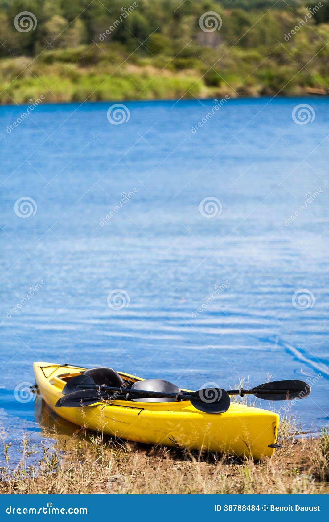 Yellow Kayak Ready To Be Used Stock Photo - Image of lake, summer: 38788484