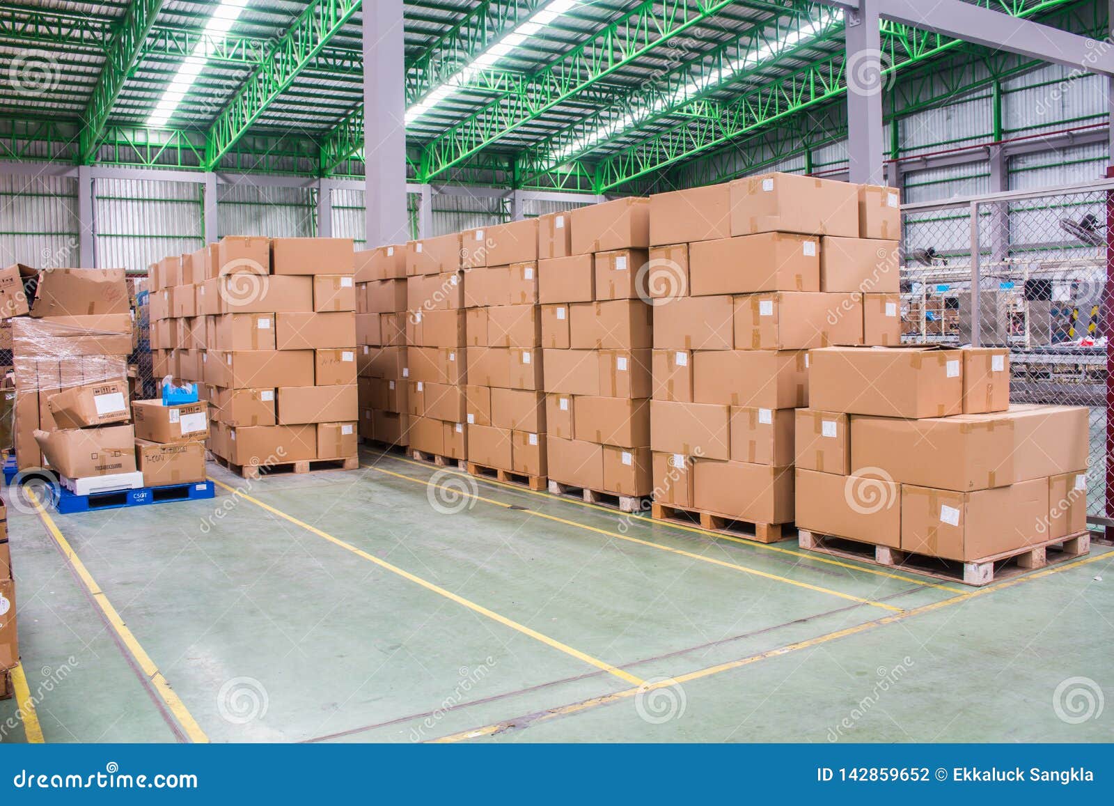 The Yellow Line Breaks of Empty Space for Keep Material Boxes or ...