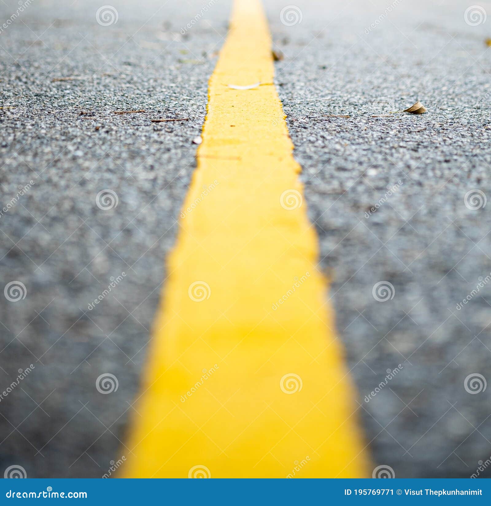Yellow line on the road stock image. Image of perspective - 195769771