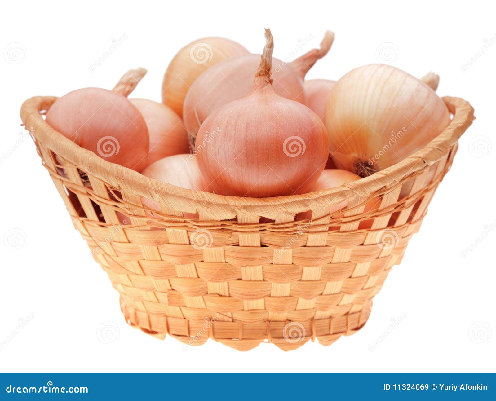 Yellow Onion Bulbs in Basket Stock Image - Image of root, studio: 11324069