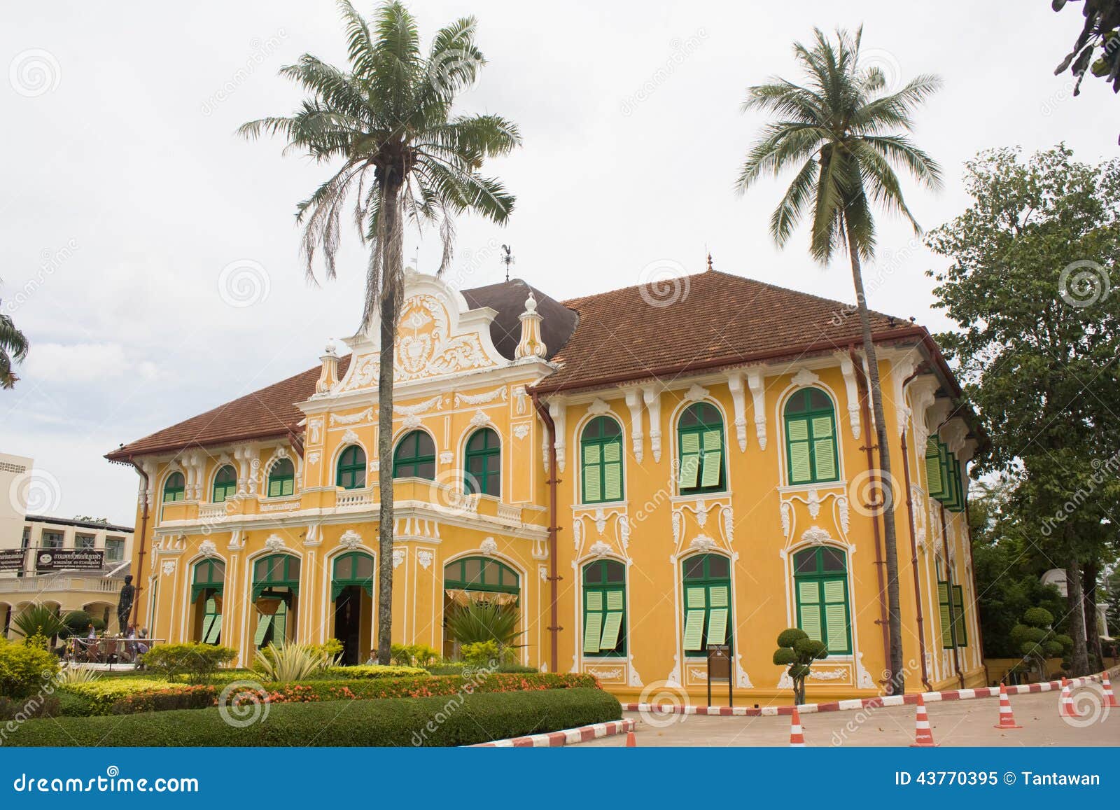 Yellow palace stock image. Image of history, europe, palace - 43770395