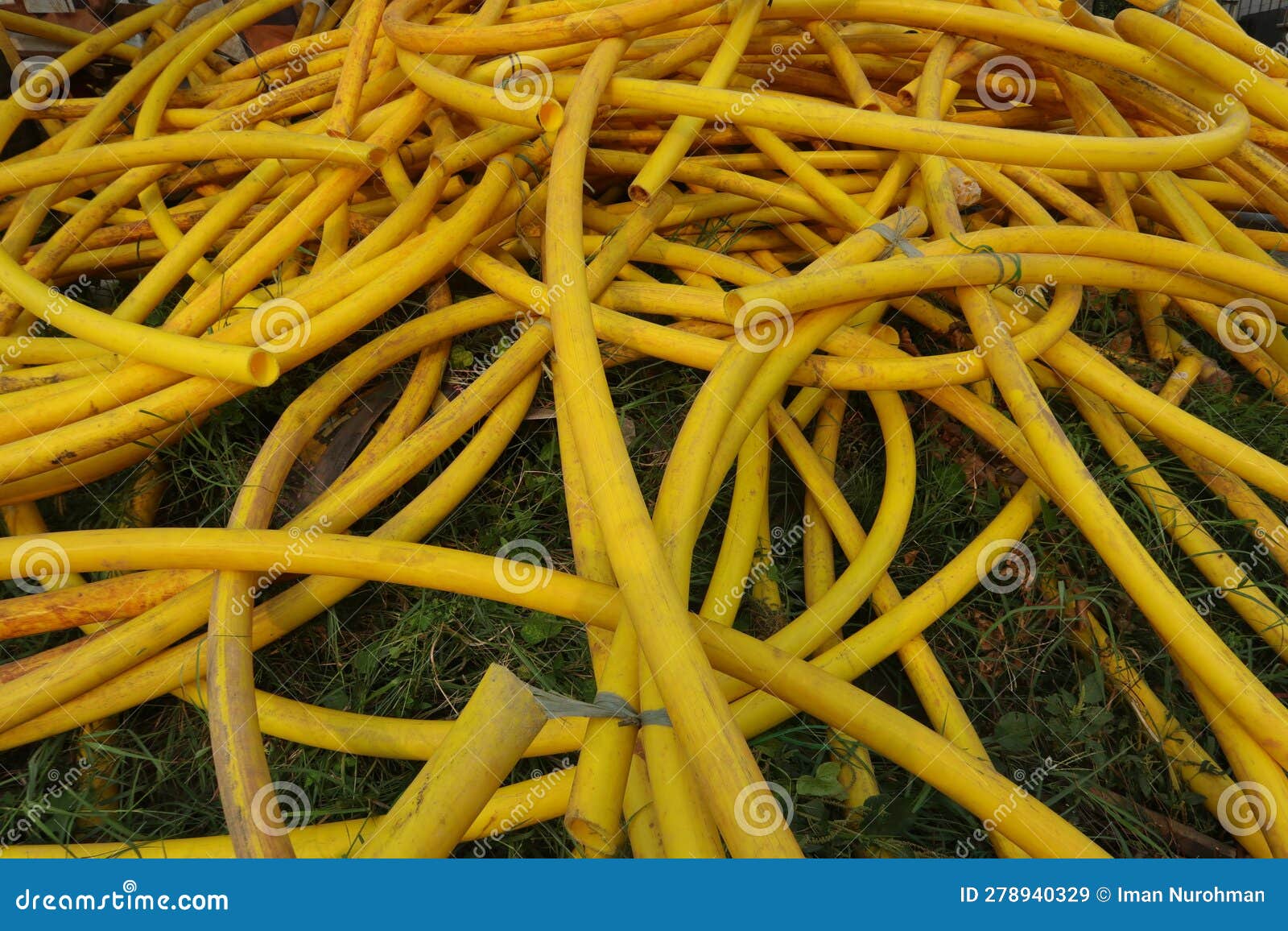 Yellow Tangled Rope Stock Photography | CartoonDealer.com #150665240