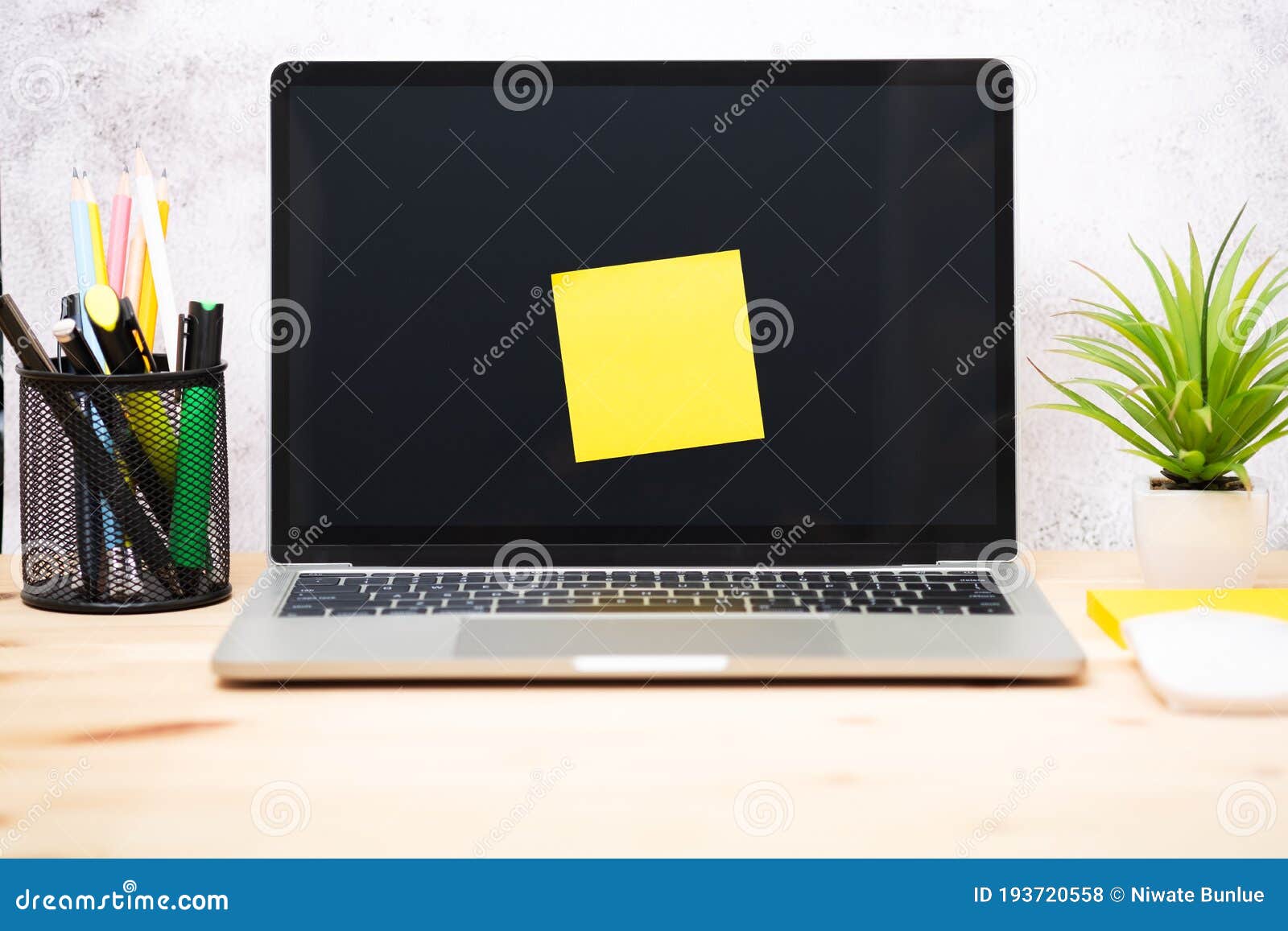 Yellow Post-it on the Laptop. Memo Paper on a Screen Laptop Computer ...