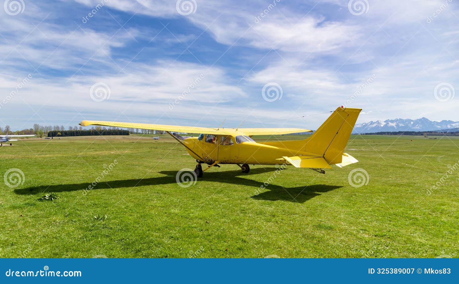 Yellow Propeller Plane for Glider Towing Stock Image - Image of ...