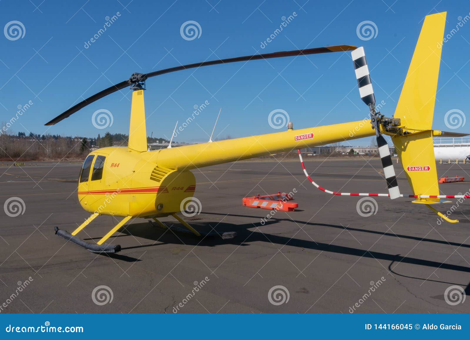 Yellow R44 editorial image. Image of helicopter, vision - 144166045