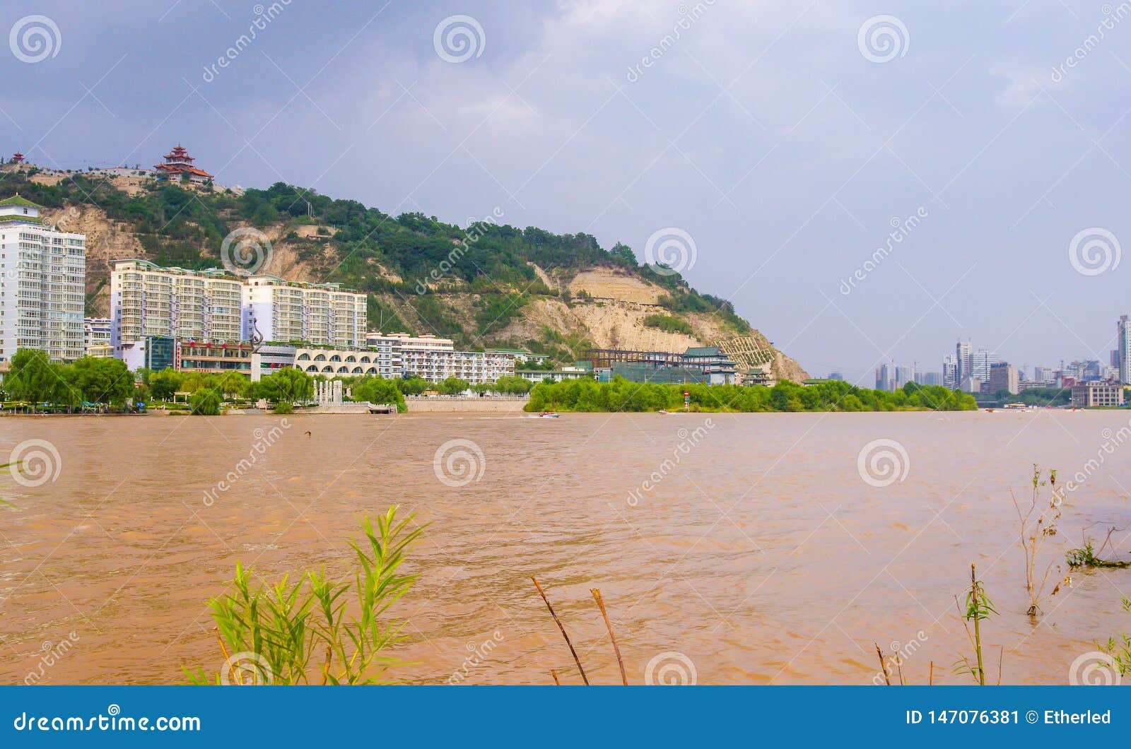 Yellow River in LanZhou stock image. Image of skyline - 147076381