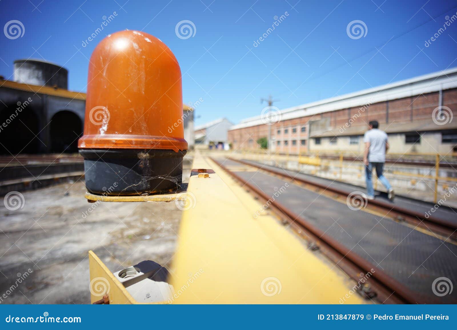 Yellow Rotating Indicator Light for Moving Machines on the Left Side ...