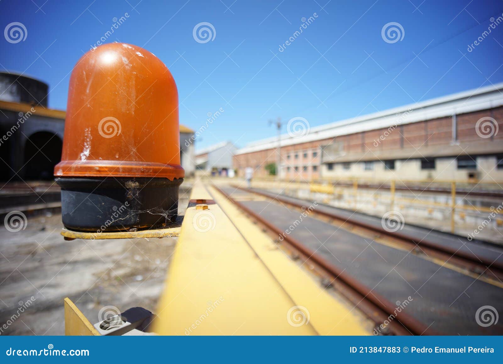 Yellow Rotating Indicator Light for Moving Machines on the Left Side ...