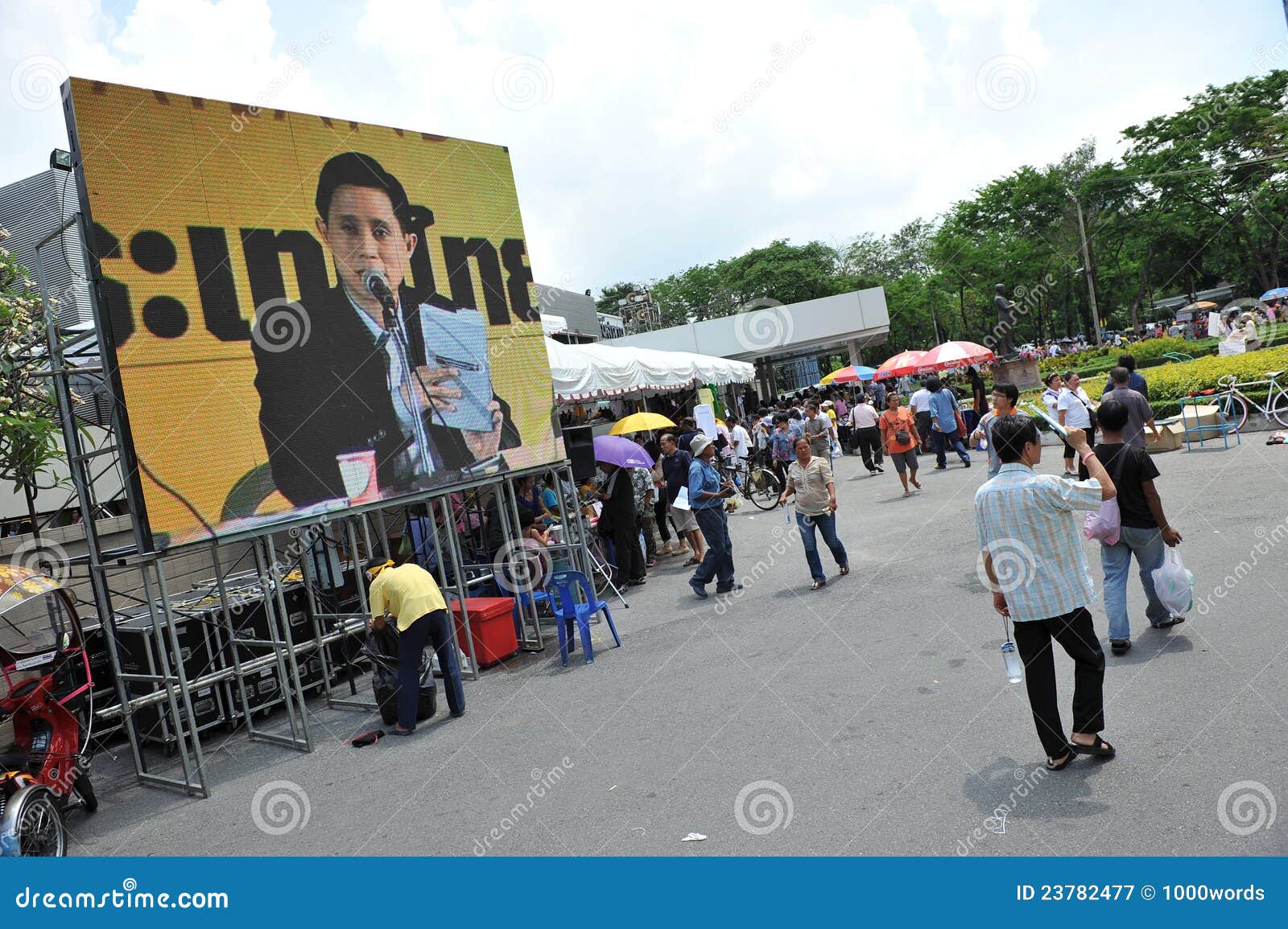 Yellow-Shirt Protest in Bangkok Editorial Photography - Image of ...