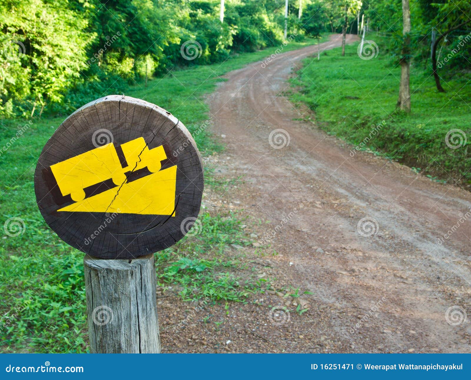 Yellow Sign on the Roadside Stock Image - Image of steep, park: 16251471