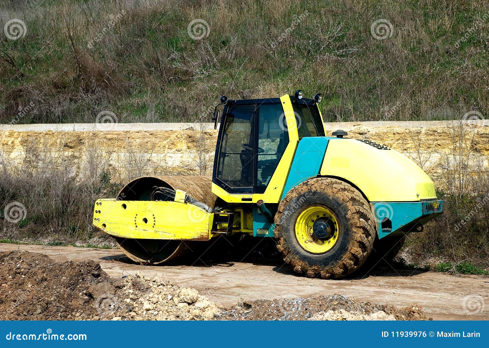 Yellow steamroller stock photo. Image of machine, repairing - 11939976