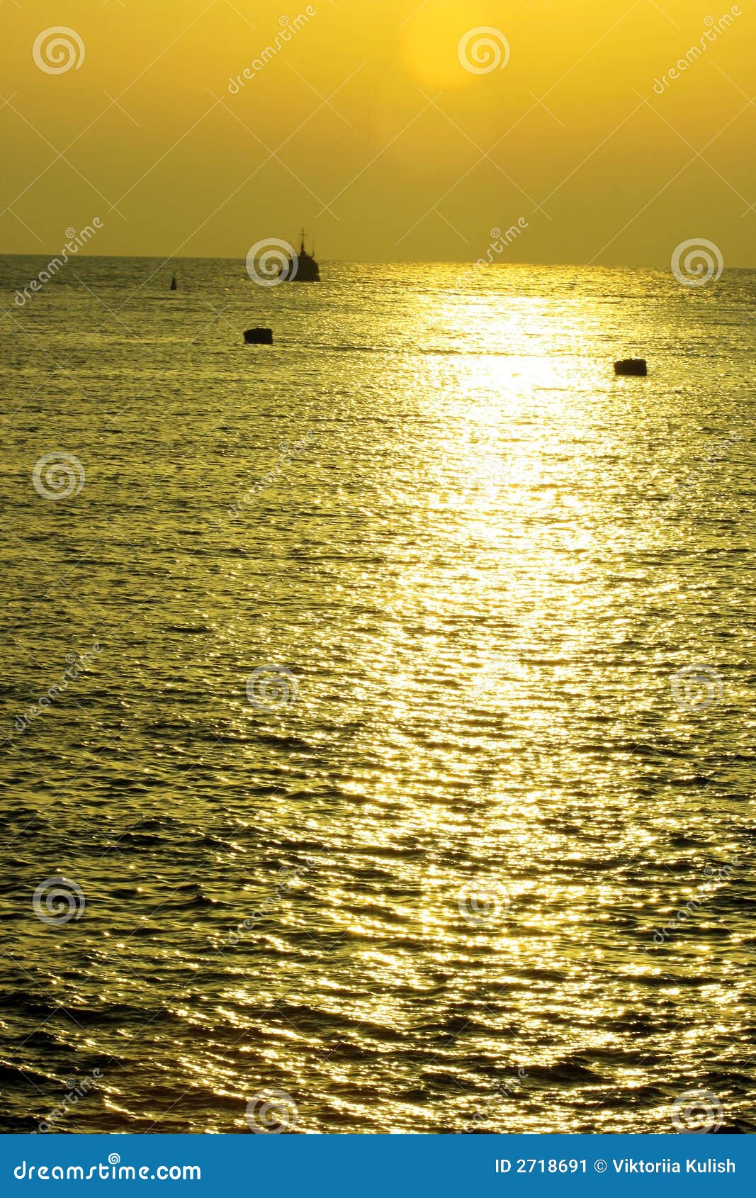 Yellow sunset on sea stock image. Image of ocean, rocks - 2718691