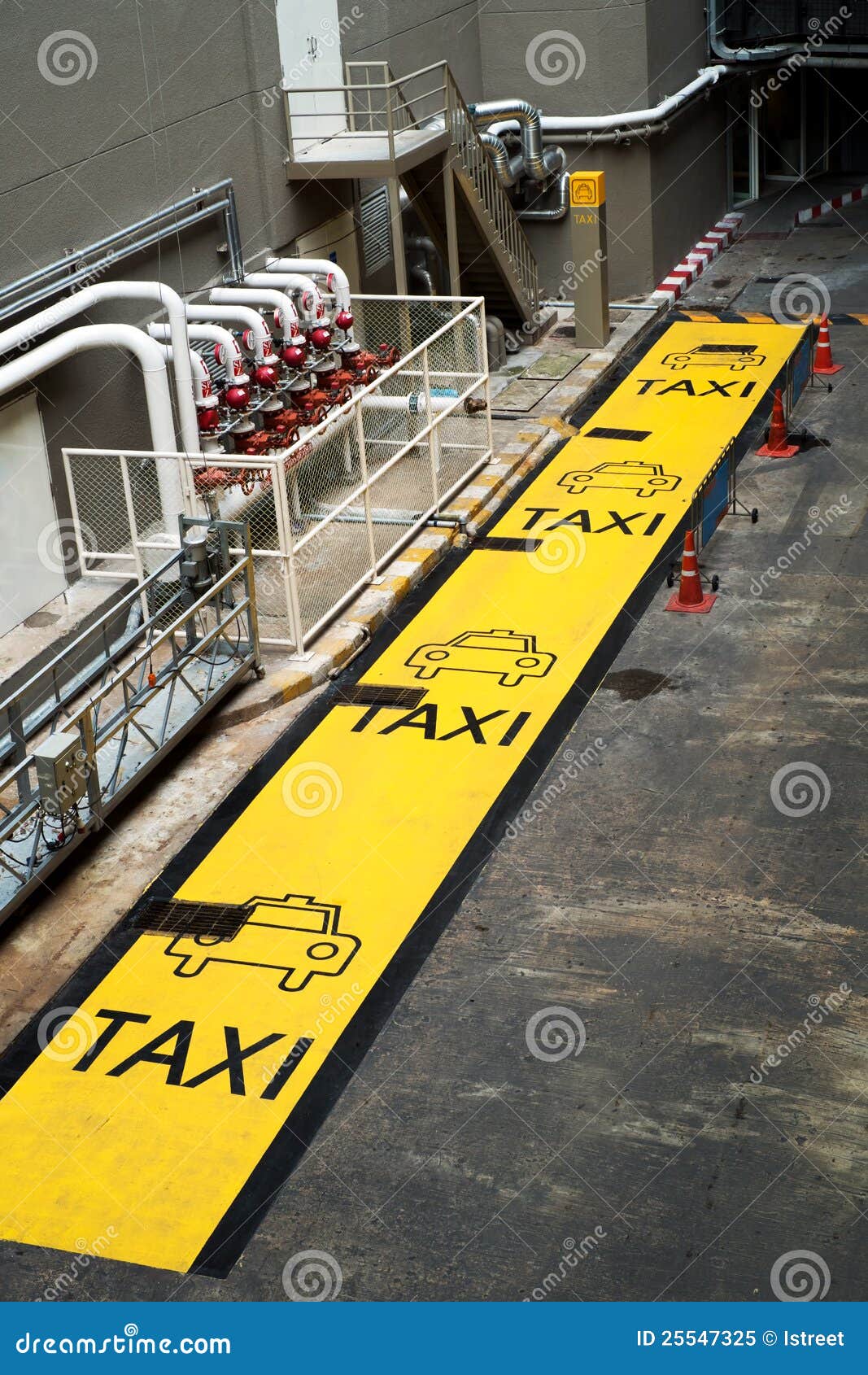 Yellow Taxi road sign stock image. Image of message, cityscape - 25547325