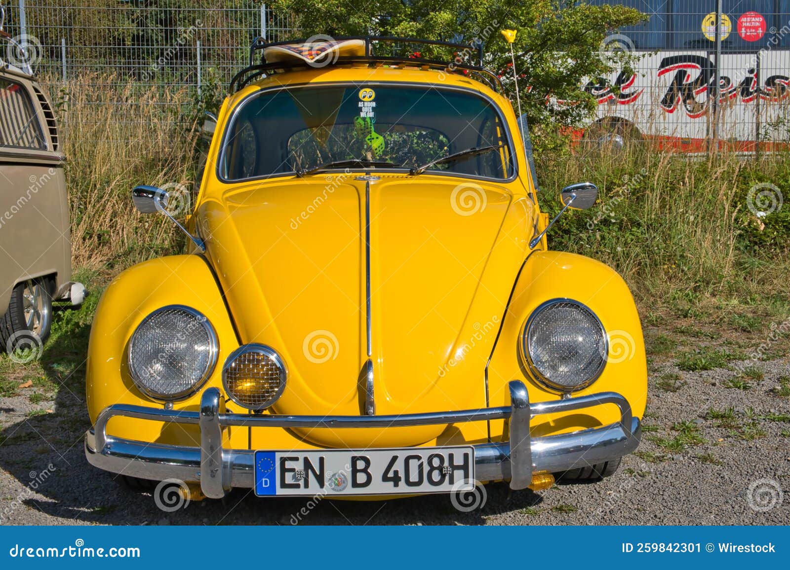 Yellow VW Beetle 1500 Classi Editorial Photo - Image of nostalgia ...