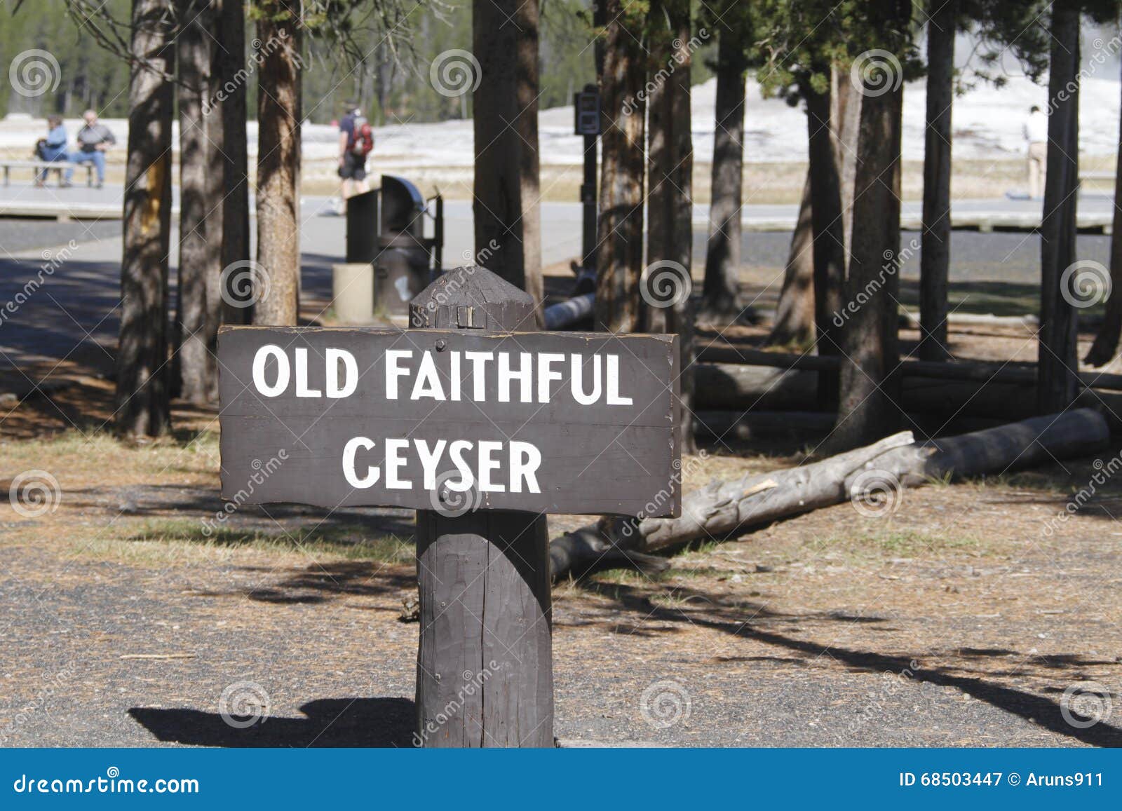 Yellowstone Old Faithful Sign Editorial Photography - Image of grand ...