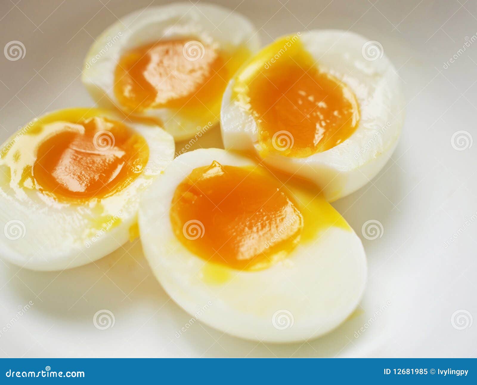 Yema de huevo imagen de archivo. Imagen de huevo, bobalicona - 12681985