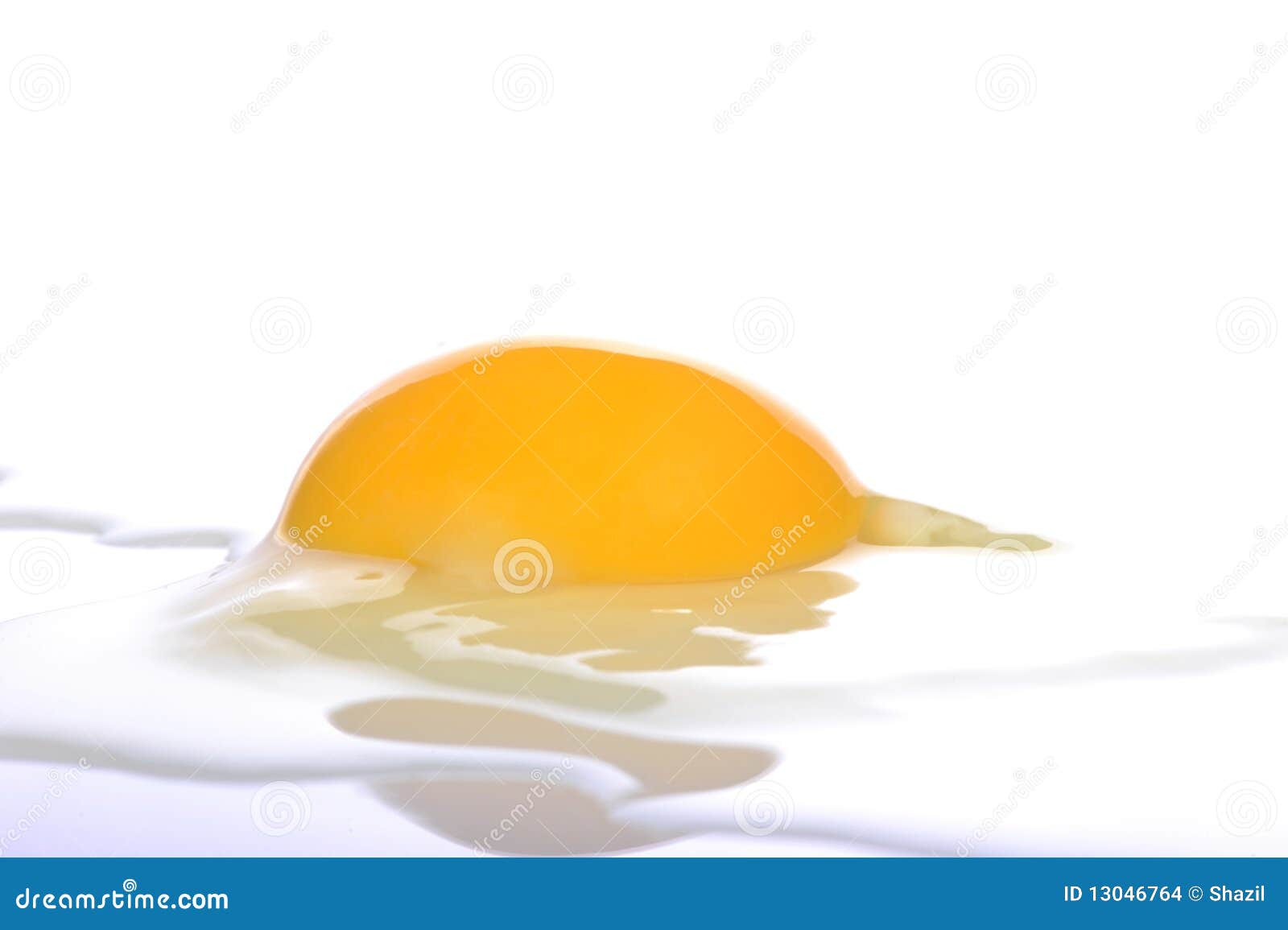 Yema de huevo foto de archivo. Imagen de huevo, hervido - 13046764