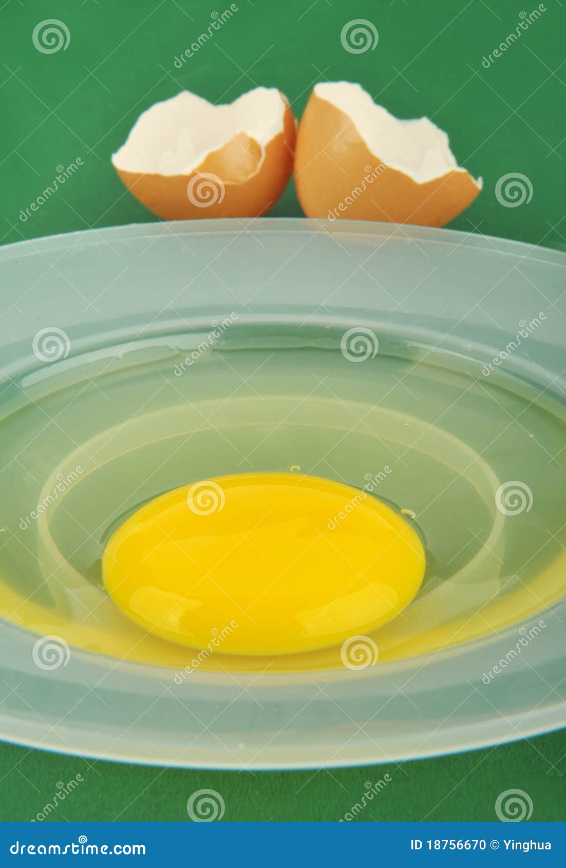 Yema de huevo foto de archivo. Imagen de sano, pollo - 18756670