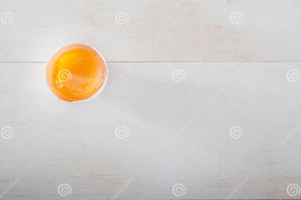 Yema de huevo foto de archivo. Imagen de pollo, granja - 45411128