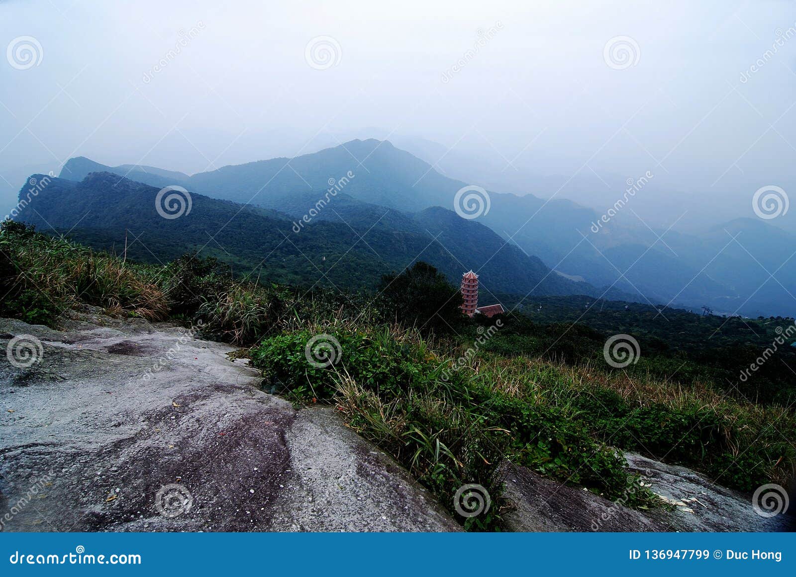 Yen Tu Mountain - Viet Nam imagen de archivo. Imagen de foto - 136947799