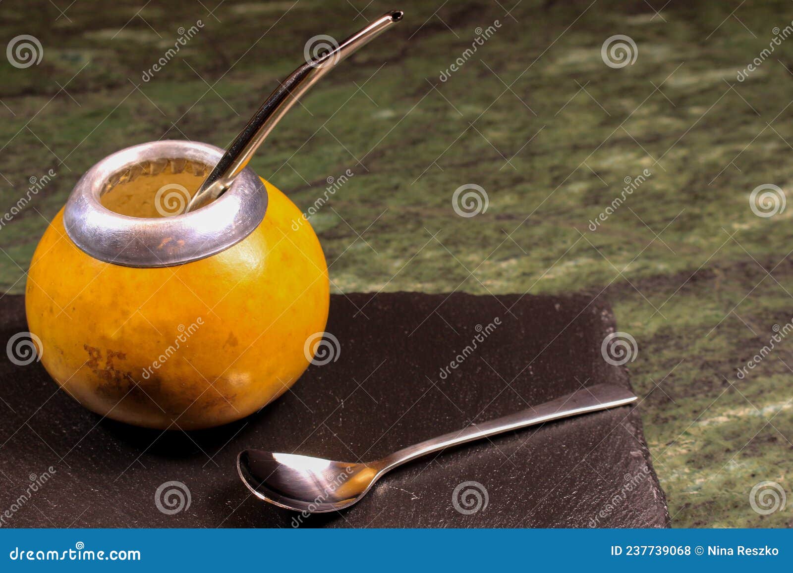 Yerba Mate. Bebida Tradicional Argentina Foto de archivo - Imagen de ...