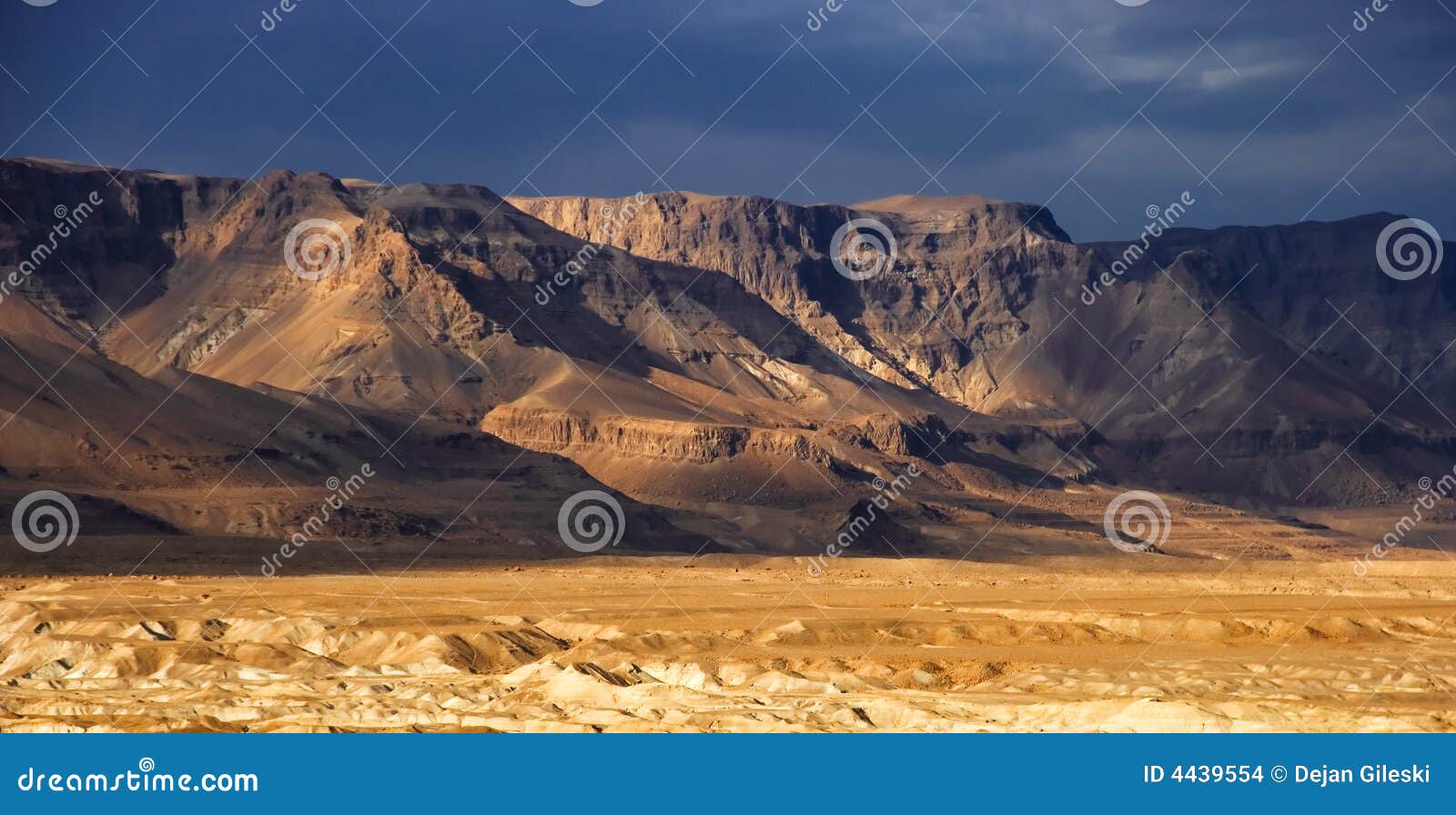 Yermo de Judea foto de archivo. Imagen de piedra, fortaleza - 4439554