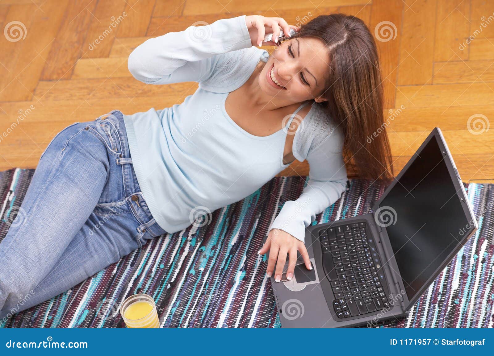 Yes, i am working stock image. Image of appartement, living - 1171957