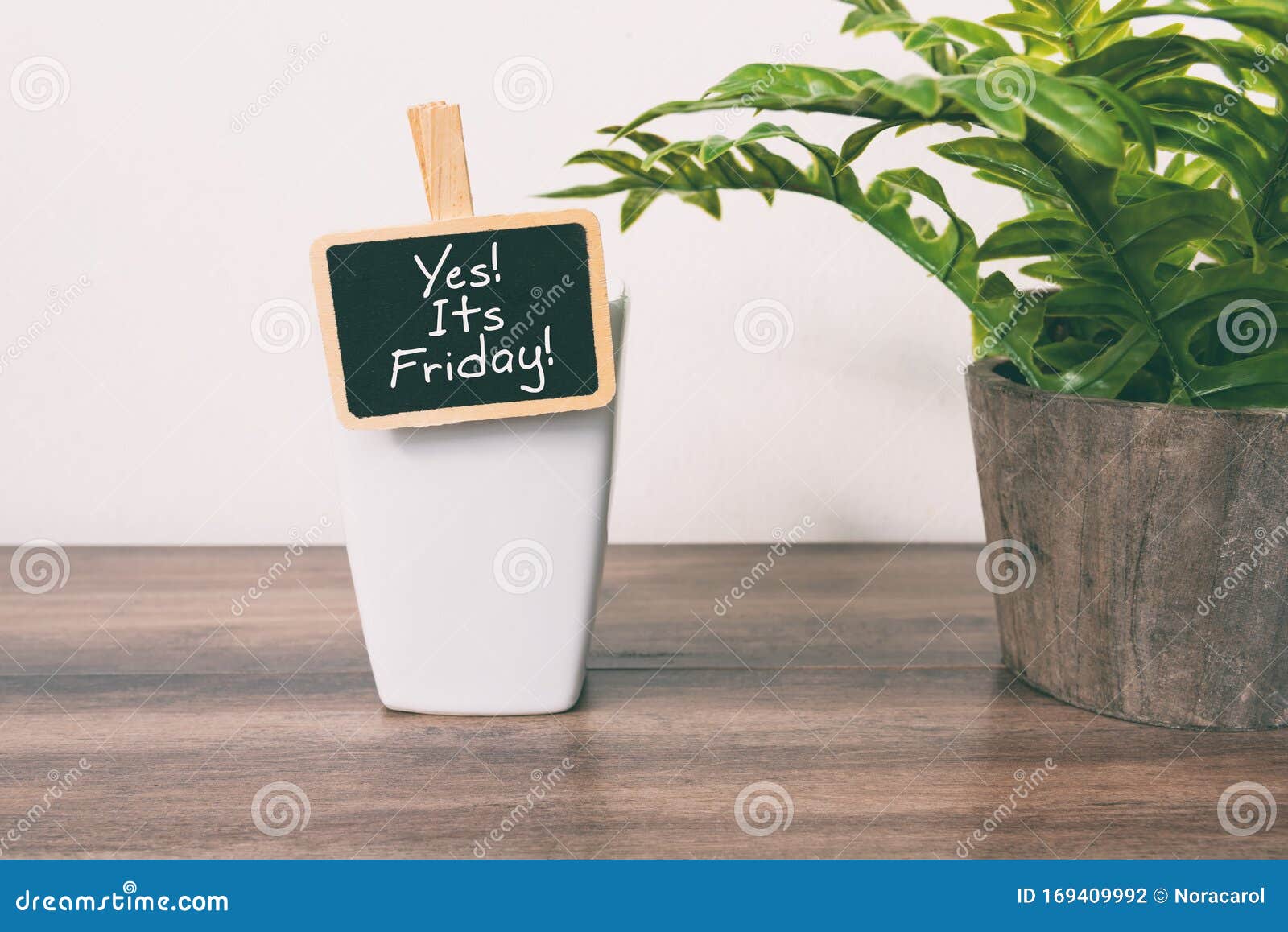 Yes! it`s Friday! Text Note Stock Photo - Image of natural, nature ...