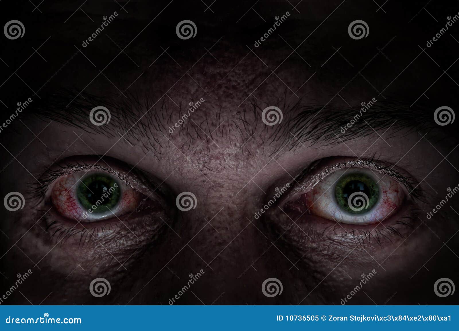 Yeux verts effrayants image stock. Image du conceptuel - 10736505