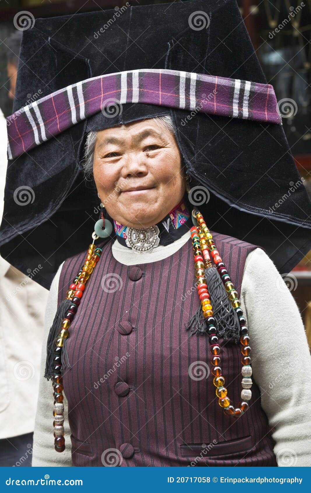 Yi Woman in Lijiang editorial stock photo. Image of woman - 20717058