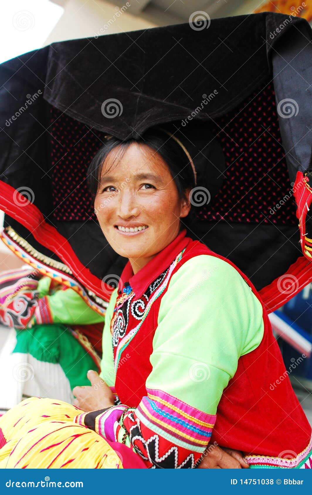 Yi woman in Yunnan editorial stock photo. Image of traveling - 14751038