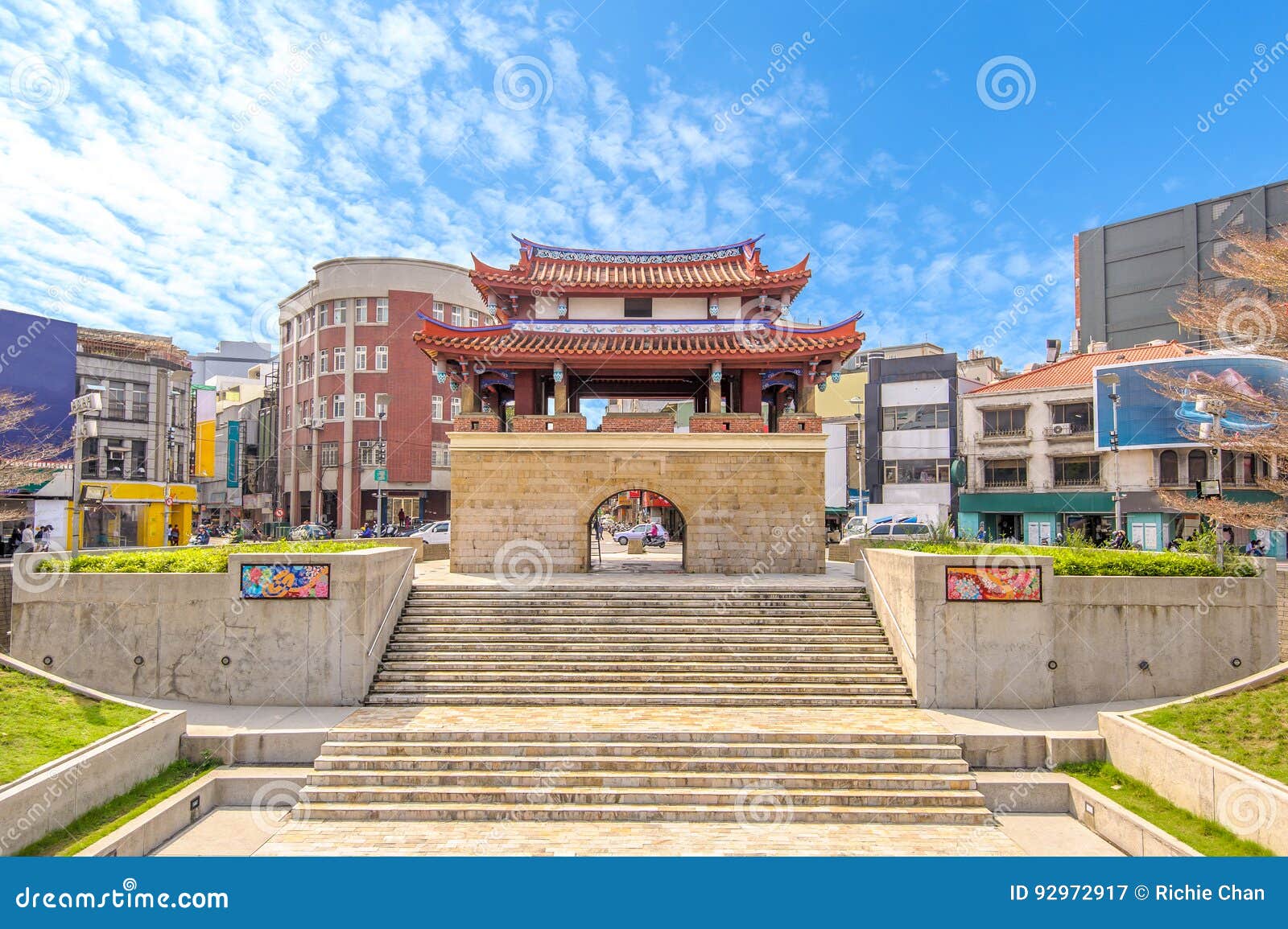 The Yieng-Siyi Gate editorial photography. Image of clear - 92972917